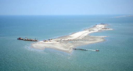 Louisiana sand berms not stopping much oil from Gulf of Mexico spill ...